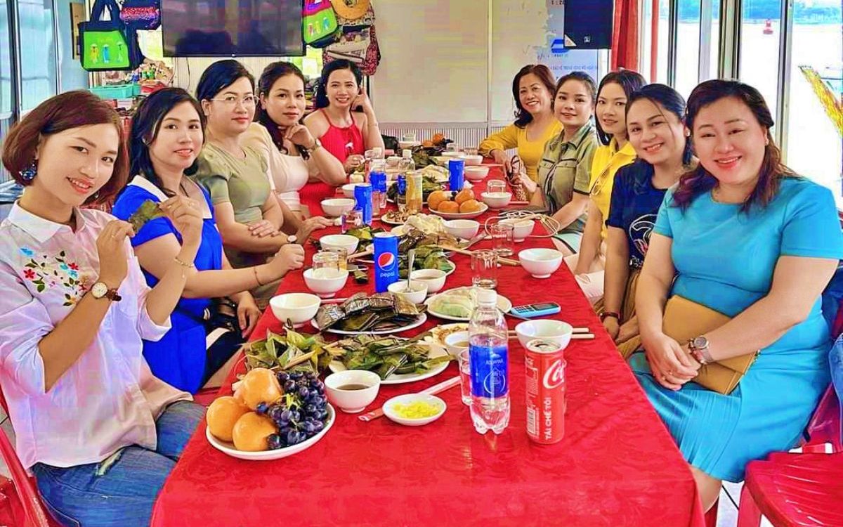 Dịch vụ Đặt ăn trên thuyền rồng sông Hương - Thuyền rồng Huế trên sông ...